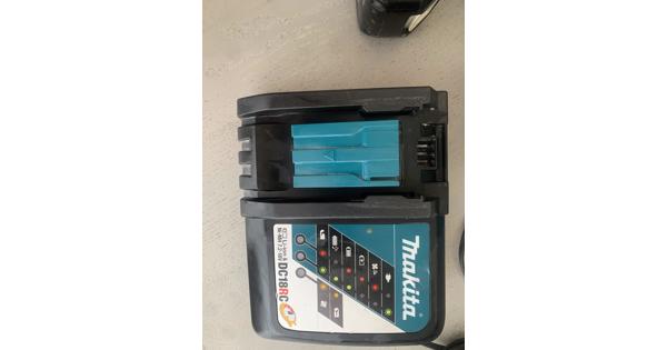 2x makita accu 5ah. 1x makita accu 4ah. 1x makita acculader. in Boxtel ...