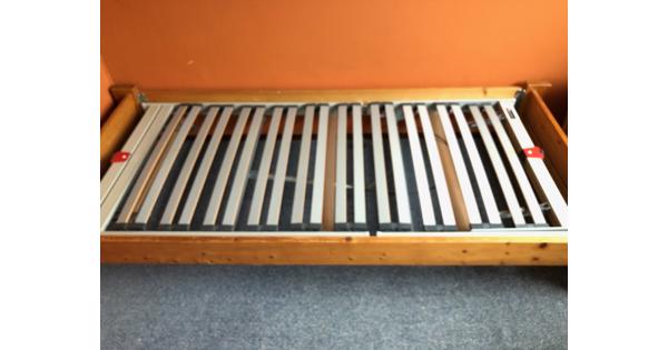 Grenen bed, 1,95 bij 90 breed. in Krimpen aan den IJssel - Huis en ...