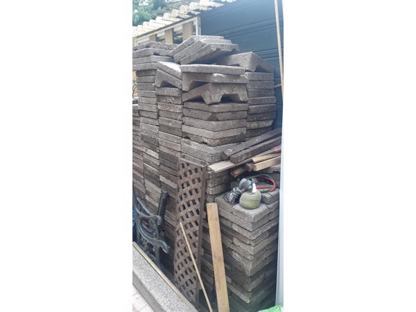 30x30 stoeptegels, 180x heel, 75x half in Amersfoort - Tuin en Terras ...